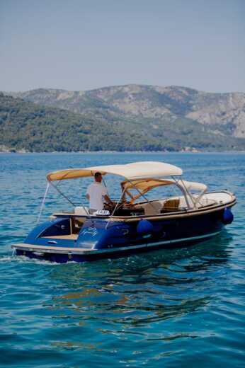 Charter Waterspoor 808 Open Motorboat (2023) in Hvar - Click&Boat