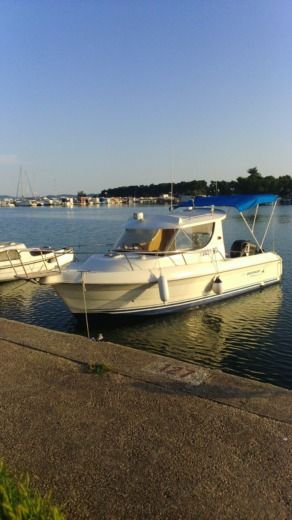 Charter Quicksilver 670 Weekend Motorboat (2007) in Zadar - Click&Boat