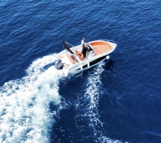 Charter Barracuda 545 Open 545 Motorboat (2023) in Makarska - Click&Boat