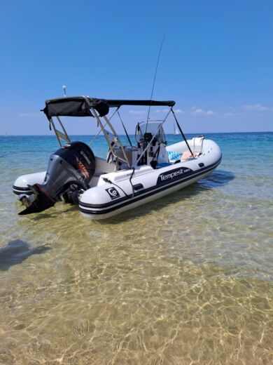 Location Semi-rigide Capelli Capelli Tempest 630 (2020) à La Trinité ...