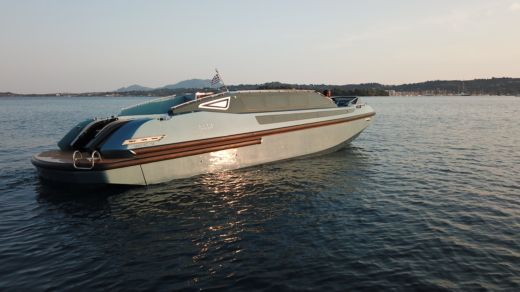 Charter Limo Limo Motorboat (2019) in Corfu - Click&Boat