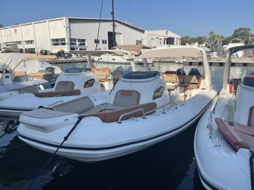 Alquiler Neumática Zodiac Medline 9 (2023) en Cogolin - Click&Boat