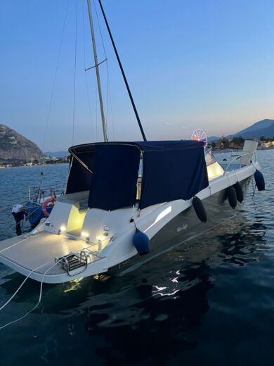 Charter Mano Marine Mano 27.5 Motorboat (2008) in Palermo - Click&Boat