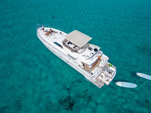 Charter Ferretti 62 Fly Motor yacht (2000) in Ibiza - Click&Boat