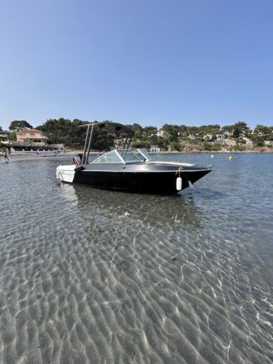 Location Bateau à moteur Mach 1 Spoiler (1990) à Les Sablettes - Click&Boat