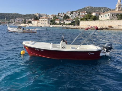 Rent Betina 500 Motorboat (2018) in Hvar - Click&Boat