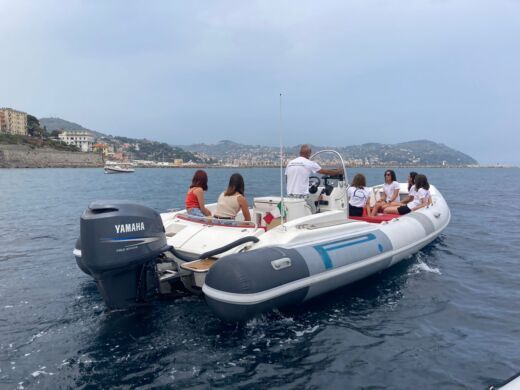 Location Semi-rigide Pirelli Pzero 770 (2008) à Imperia - Click&Boat