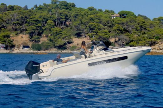 Charter Invictus Cx 270 Motorboat (2022) in Palamós - Click&Boat