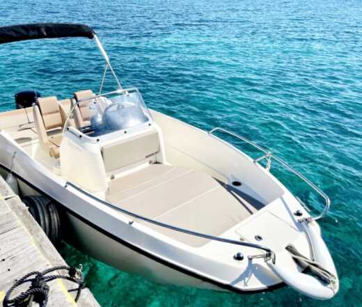 Charter Quicksilver Quicksilver 555 Motorboat (2025) in Fažana - Click&Boat
