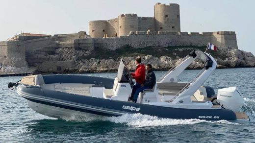 Alquiler Neumática Salpa Soleil 26 (2023) en Bol - Click&Boat