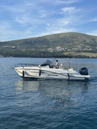 Charter Quicksilver 705 Open Motorboat (2025) in Trogir - Click&Boat
