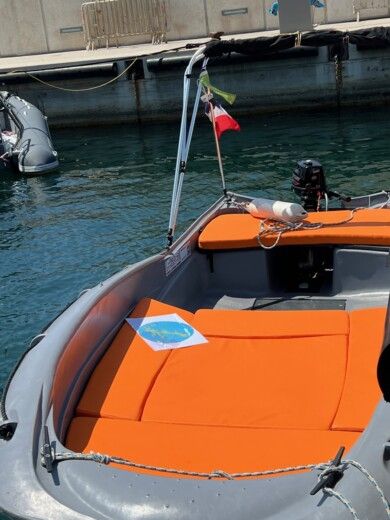 Charter Fun Yack Secu 15 Boat without licence (2022) in Marseille ...