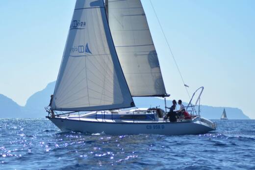 Rent Comar Comet 1000 Sailboat (1982) in Meta, Campania - Click&Boat