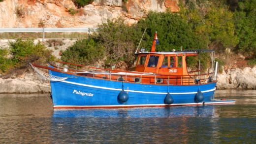 Charter Traditional Croatian Boat Leut Palagruža Motorboat (1926) in ...