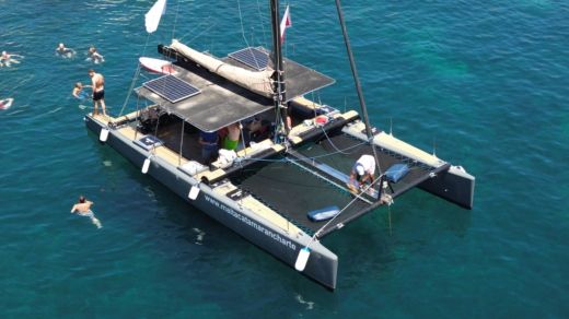 Charter F40 Fontaine Pajot F40 Catamaran (2000) in Malta - Click&Boat