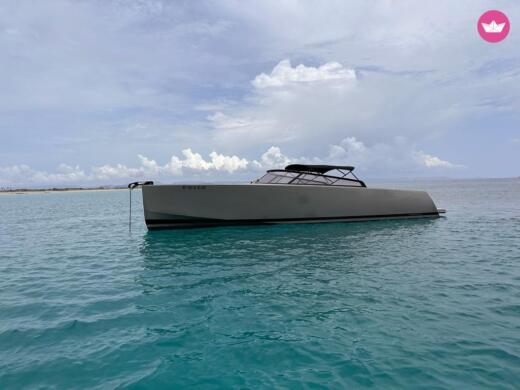 Rent Vandutch Marine Van Dutch 40 Motorboat (2016) in Ibiza - Click&Boat