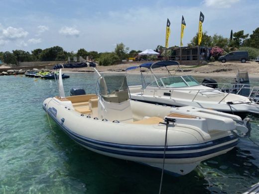 Location Semi-rigide Capelli Capelli Tempest 770 (2013) à Lecci - Click ...