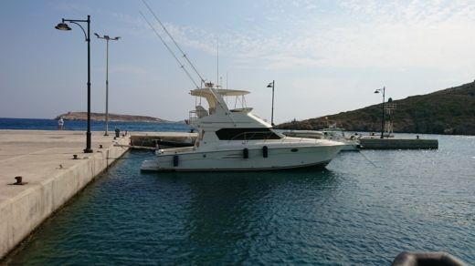Charter Silverton 42C Motorboat (2003) in Schoinousa - Click&Boat