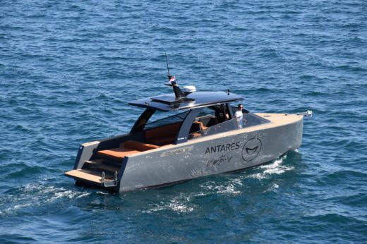 Charter Colnago 35 Open Motorboat (2022) in Split - Click&Boat