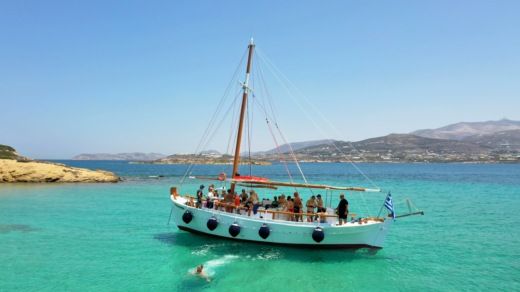 Charter Paros Antiparos Boat Cruise With Lunch ! Daily Motorboat (1985) in Paros - Click&Boat