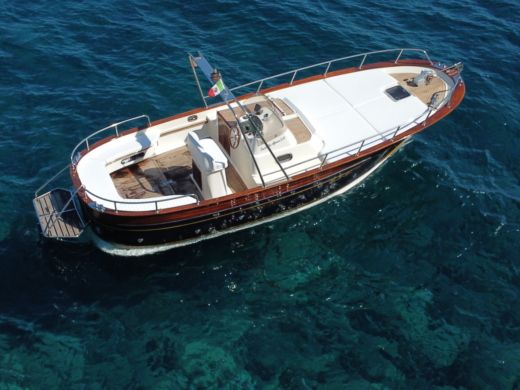 Charter Fratelli Aprea Fratelli Aprea 750 Motorboat (1998) in Ischia ...