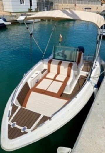 Charter Quicksilver Commander 500 Motorboat (2003) in Dénia - Click&Boat