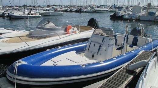 Location Semi-rigide Picton Cobra 7.50 (2003) à Granville - Click&Boat