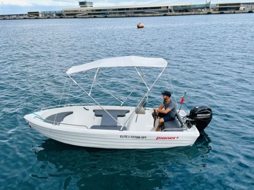 Charter Pioner 15 All Round Motorboat (2022) in Funchal - Click&Boat