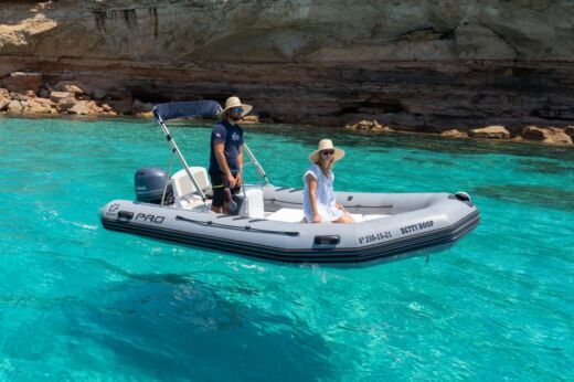 Alquiler Barco sin licencia Zodiac Zodiac Pro (2021) en Formentera ...