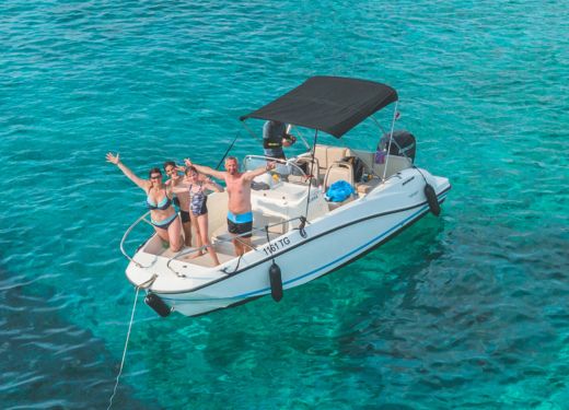 Charter Quicksilver Activ 605 Open Motorboat (2013) in Split - Click&Boat