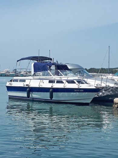 Charter Wiking 28 Motorboat (2010) in Sukošan - Click&Boat