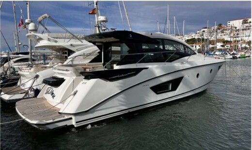 Charter Beneteau Gt 50 Ht Motorboat (2020) in Castelldefels - Click&Boat