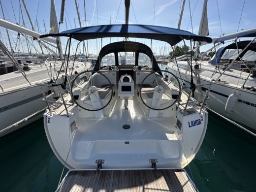 Charter Bavaria Bavaria Cruiser 37 Sailboat (2020) in Sukošan - Click&Boat