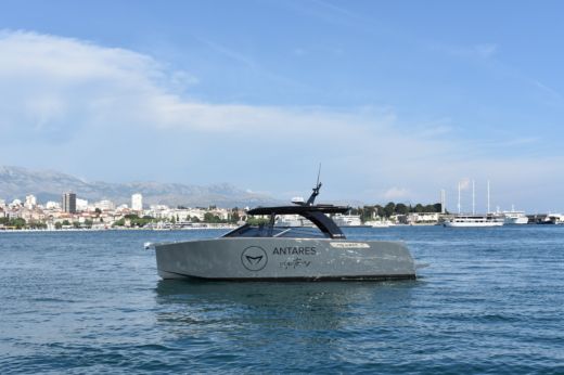 Charter Colnago 35 Open Motorboat (2022) in Split - Click&Boat