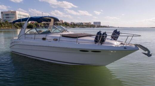 Charter Sea Ray 35 Motorboat (2008) in Cancún - Click&Boat