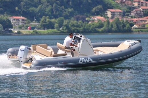 Charter Bwa 26' Gt Sport RIB (2018) in Le Gosier - Click&Boat