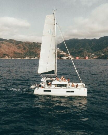 Charter Lagoon 40 Catamaran (2019) in Puerto Vallarta - Click&Boat