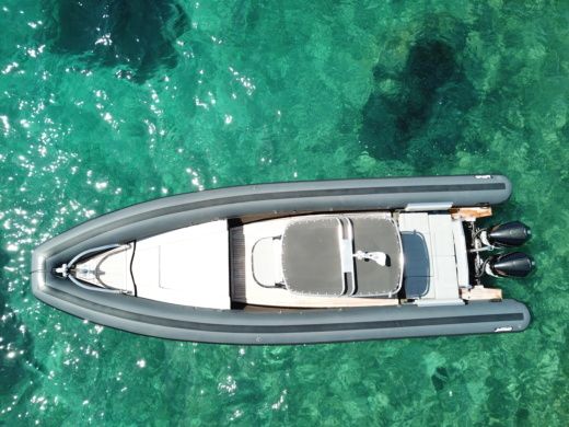 Alquiler Neumática Seawater Phantom 300 (2023) en Bonifacio - Click&Boat
