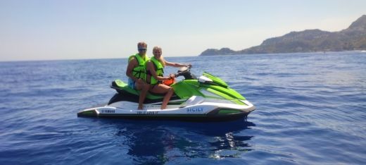 Charter Yamaha Vx Cruiser Jet ski (2023) in Taormina - Click&Boat