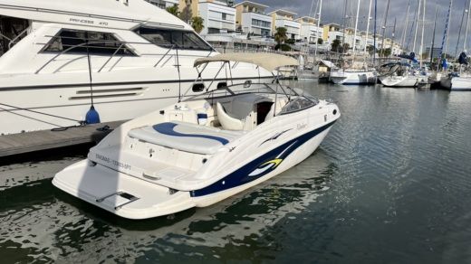 Charter Rinker 232 Motorboat (2002) in Lisbon - Click&Boat