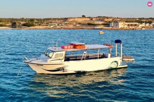 Charter Chaudron Malta 35 Motorboat (2003) in Mellieha - Click&Boat