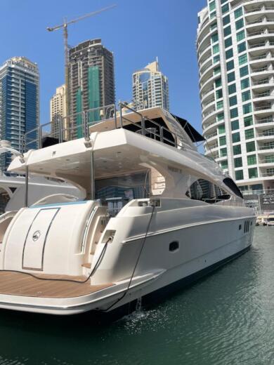 Charter Majesty 77 Motor yacht (2015) in Dubai - Click&Boat
