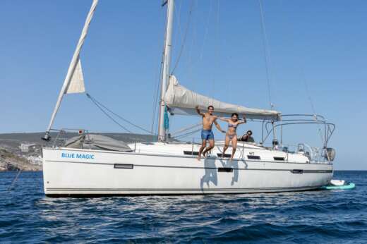 Charter Bavaria 40 Cruiser Sailboat (2013) in Setubal - Click&Boat