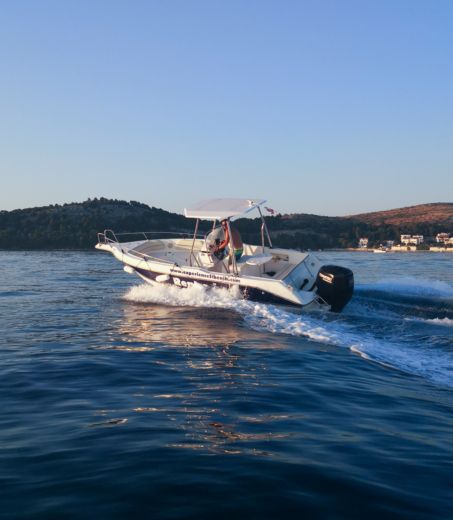 Charter Olympic 580Cc Motorboat (2009) in Žaborić - Click&Boat
