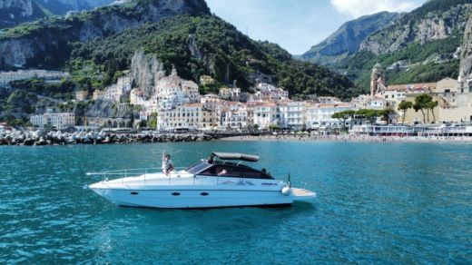Rent Pershing Pershing 33S Motorboat (2000) in Amalfi - Click&Boat