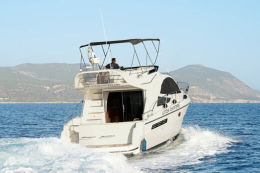 Charter Rodman 38 Motor yacht (2008) in Latsi - Click&Boat