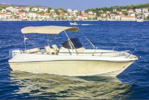 Charter Reful Hm Fly 22 Motorboat (2015) in Rogoznica - Click&Boat