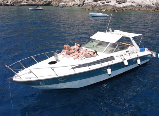 Charter Rio 1100 Cabin Motorboat (2001) in Sorrento - Click&Boat