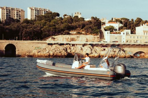 Location Semi-rigide Capelli Tempest 700 (2021) à Marseille - Click&Boat