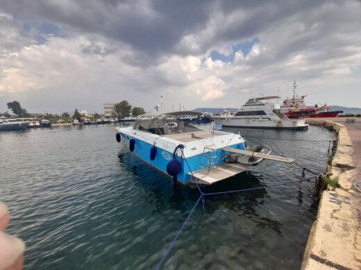 Charter Magnum Marine Magnum 45 Motorboat (1980) in Athens - Click&Boat